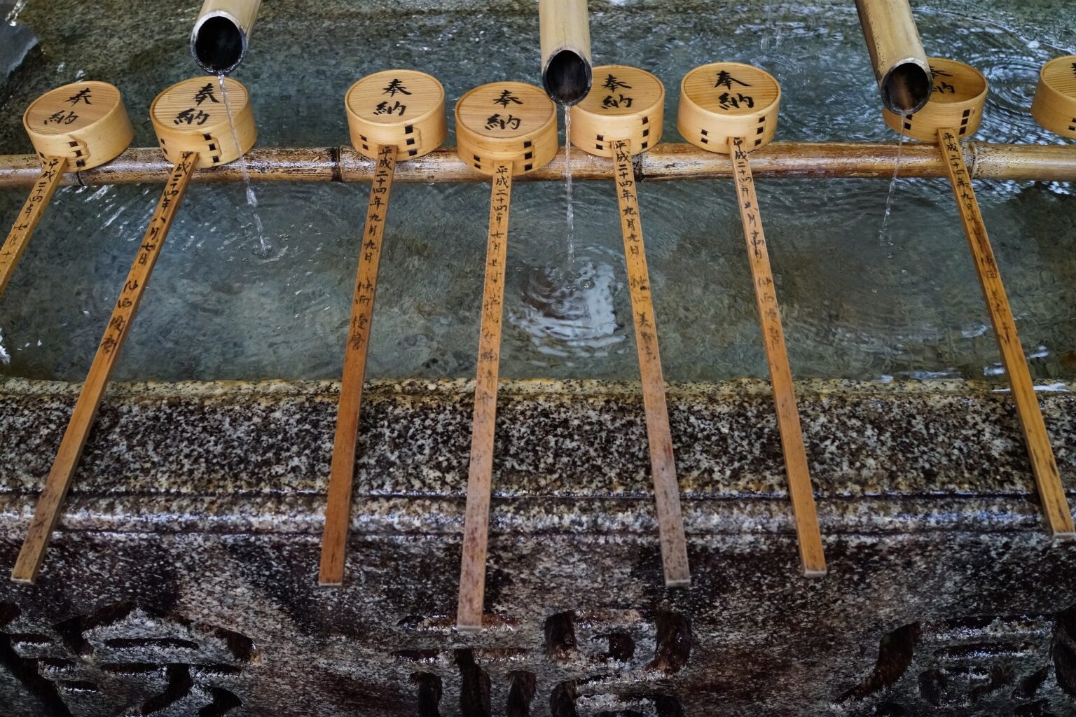 A local's Guide to Proper Behavior at Temples and Shrines in Japan